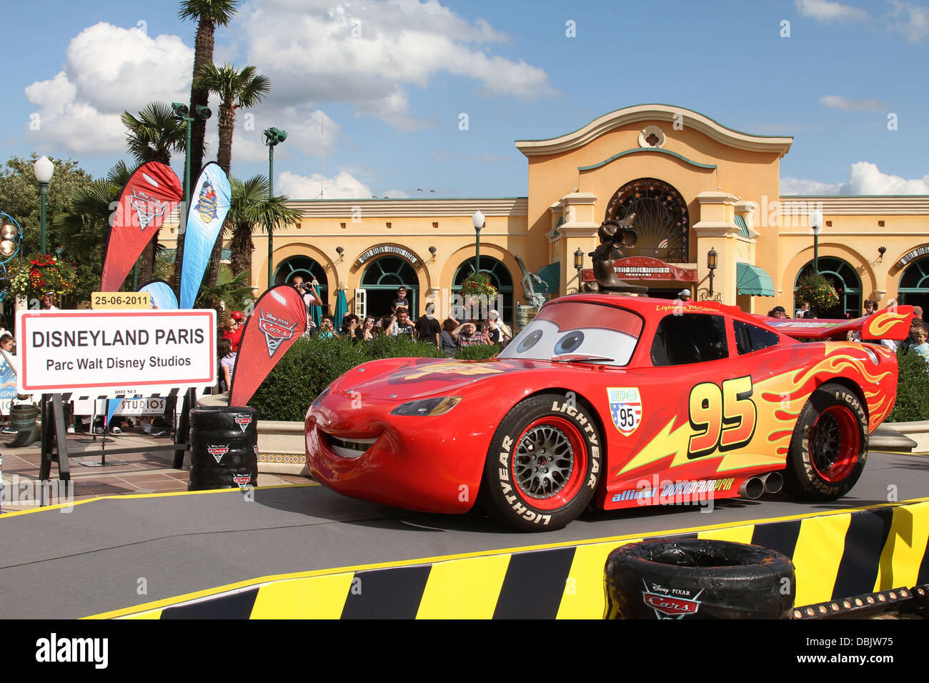 L'atmosphère de premiere française 'Cars 2' - Arrivées à Disneyland ...