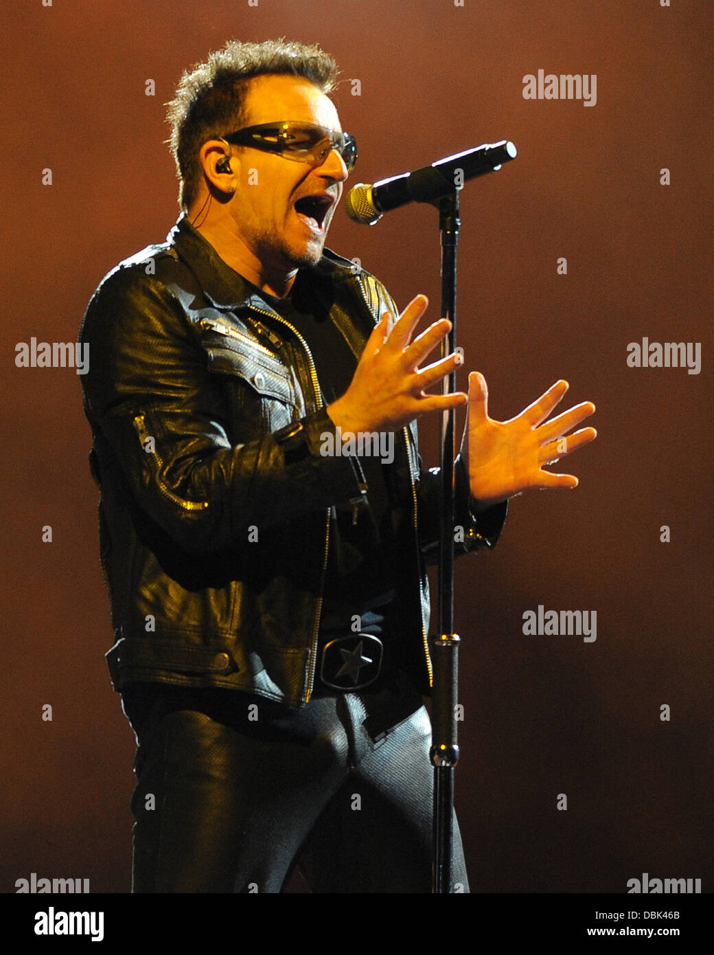 U2 bono the degré Banque de photographies et d’images à haute ...