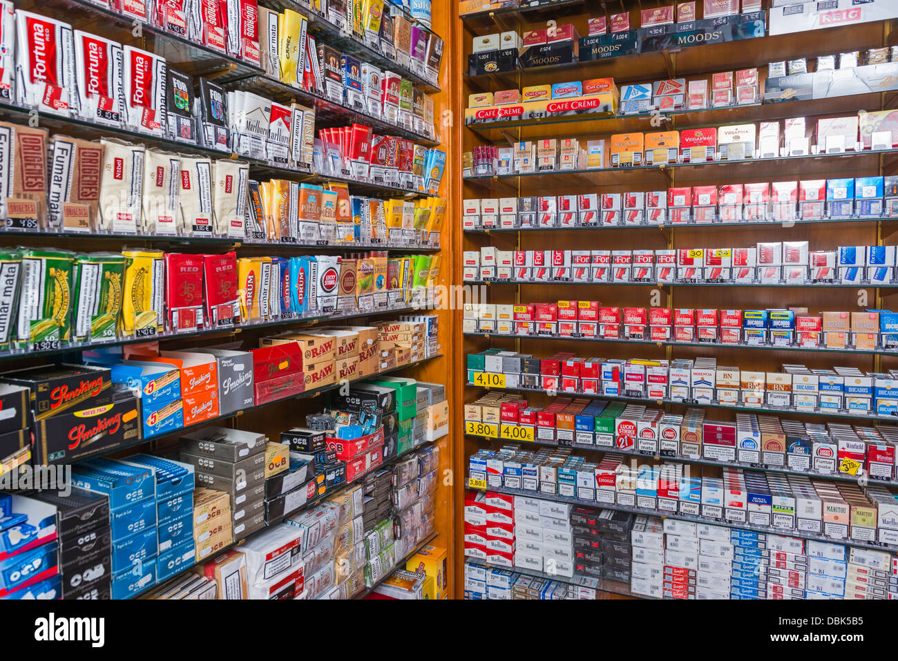 Magasin De Tabac Banque d'image et photos - Alamy
