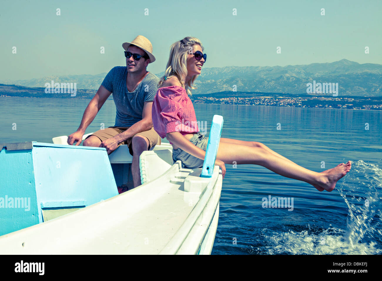 Couple dans une barque Banque de photographies et d’images à haute ...
