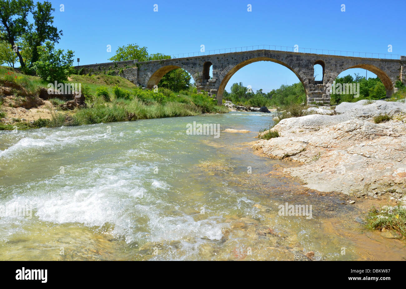 Pont Julien (Julien) Pont Romain d'une arche en pierre pont sur la ...