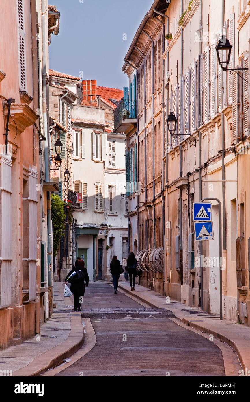 Street in avignon Banque de photographies et d’images à haute ...
