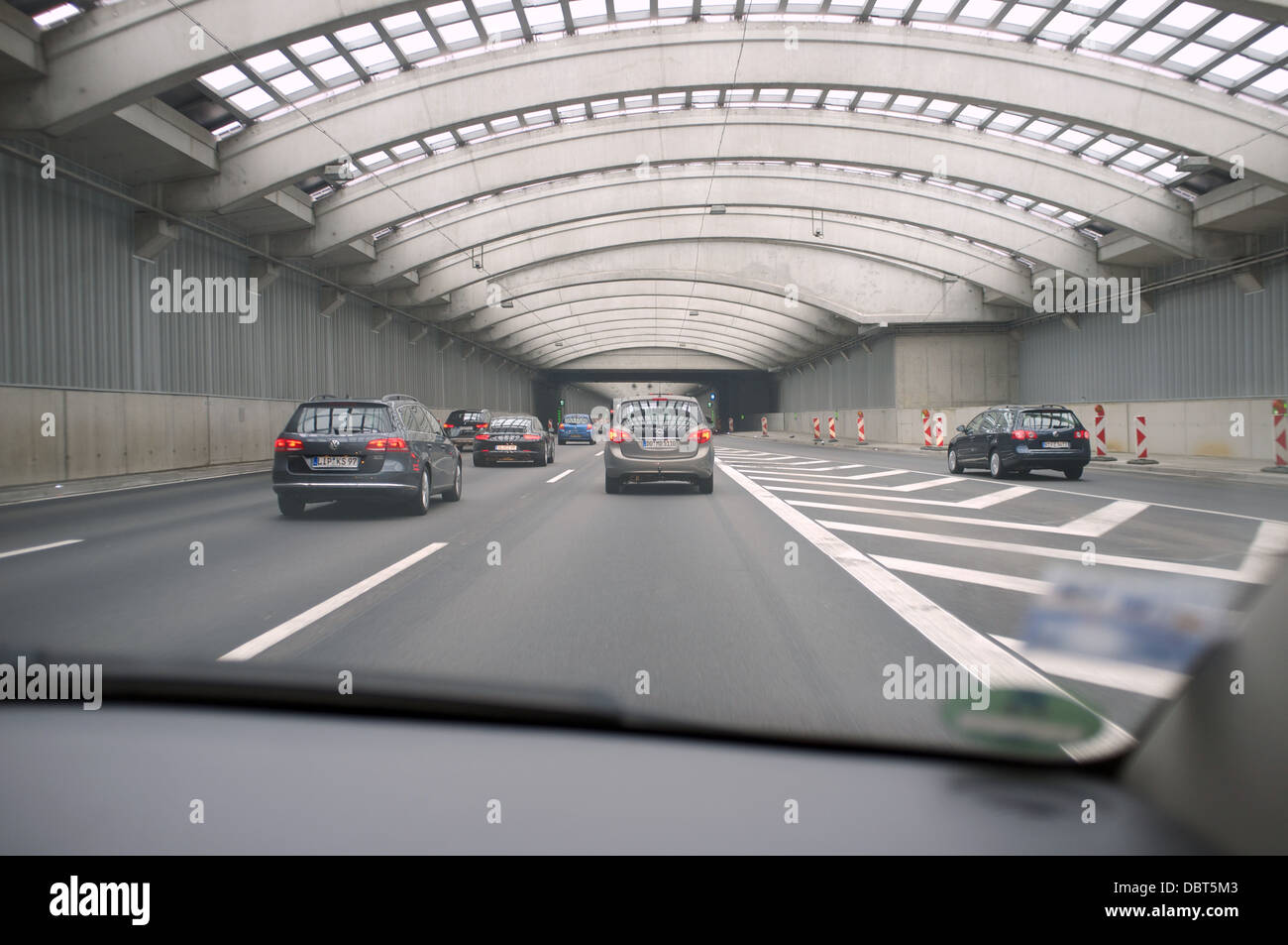 Tunnels d'autoroute Banque de photographies et d’images à haute résolution - Alamy