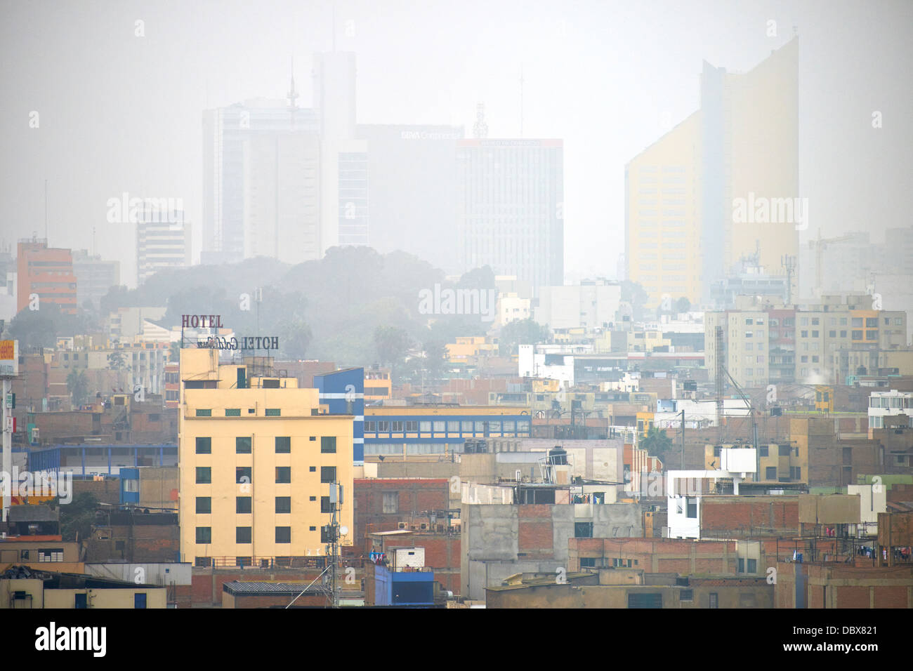 Le brouillard, la pollution de Lima au Pérou Photo Stock - Alamy