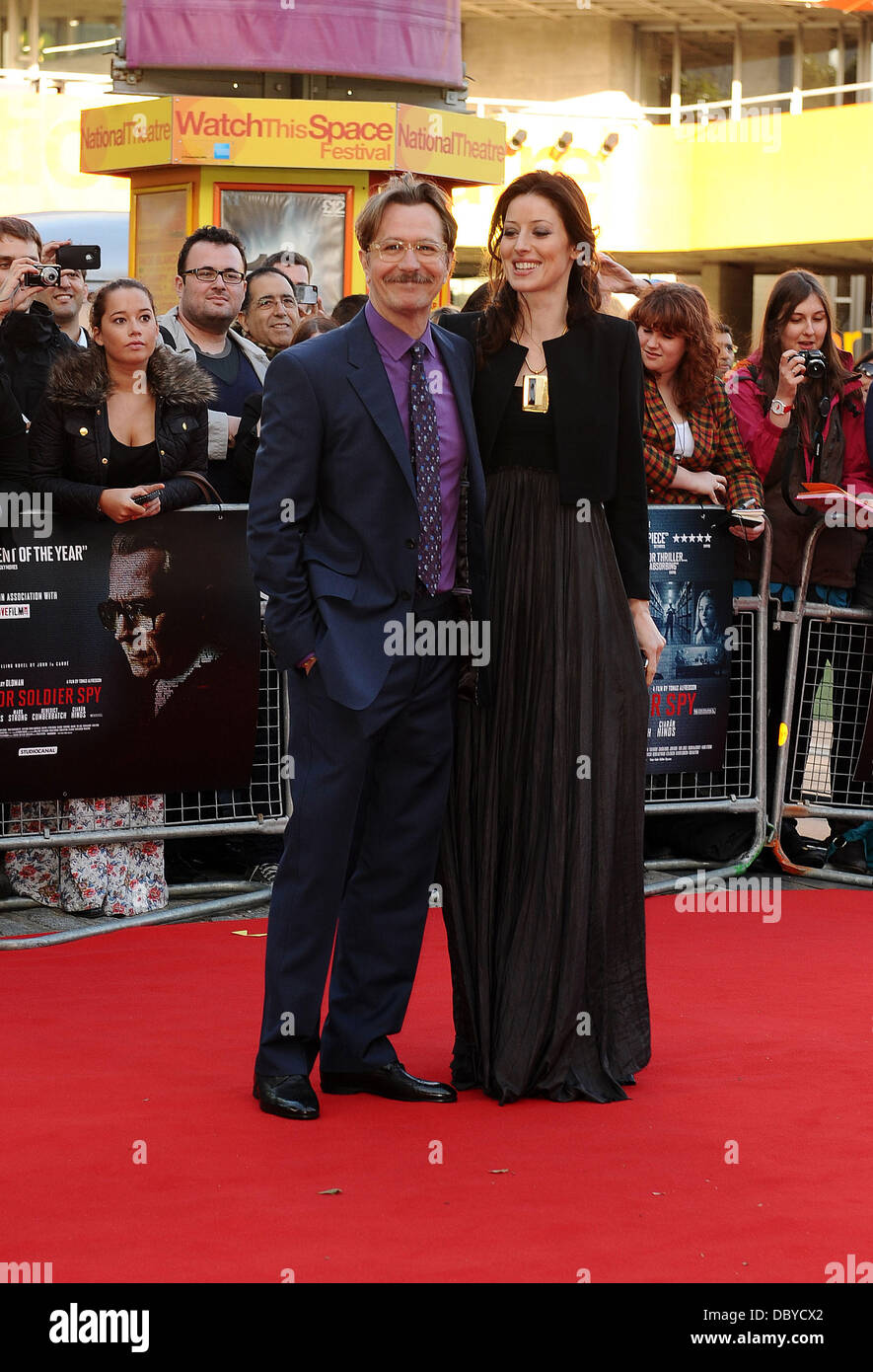Gary Oldman et Alexandra Edenborough La London Premiere de 'Tinker ...