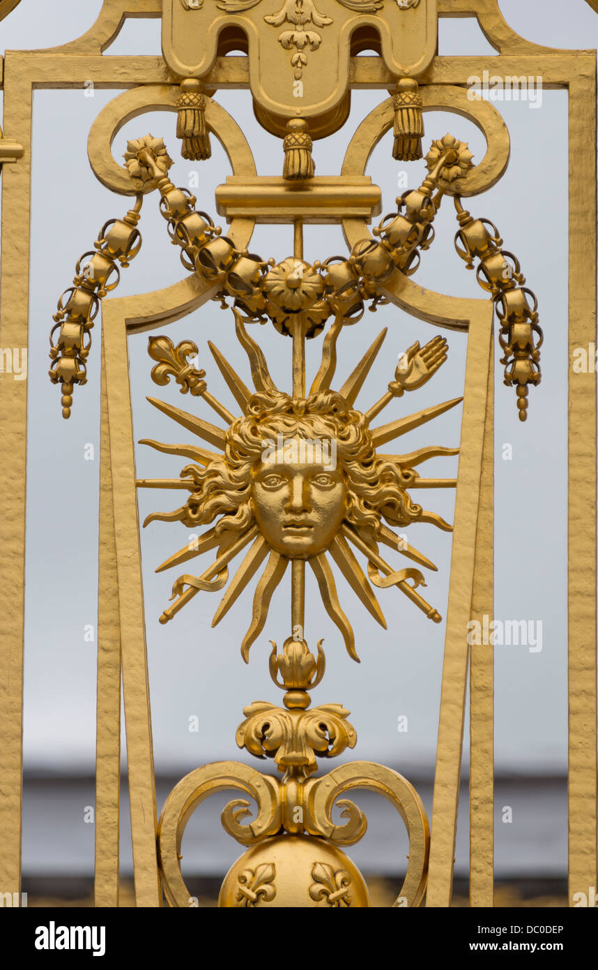 Armoiries en métal du roi soleil Banque de photographies et d’images à ...