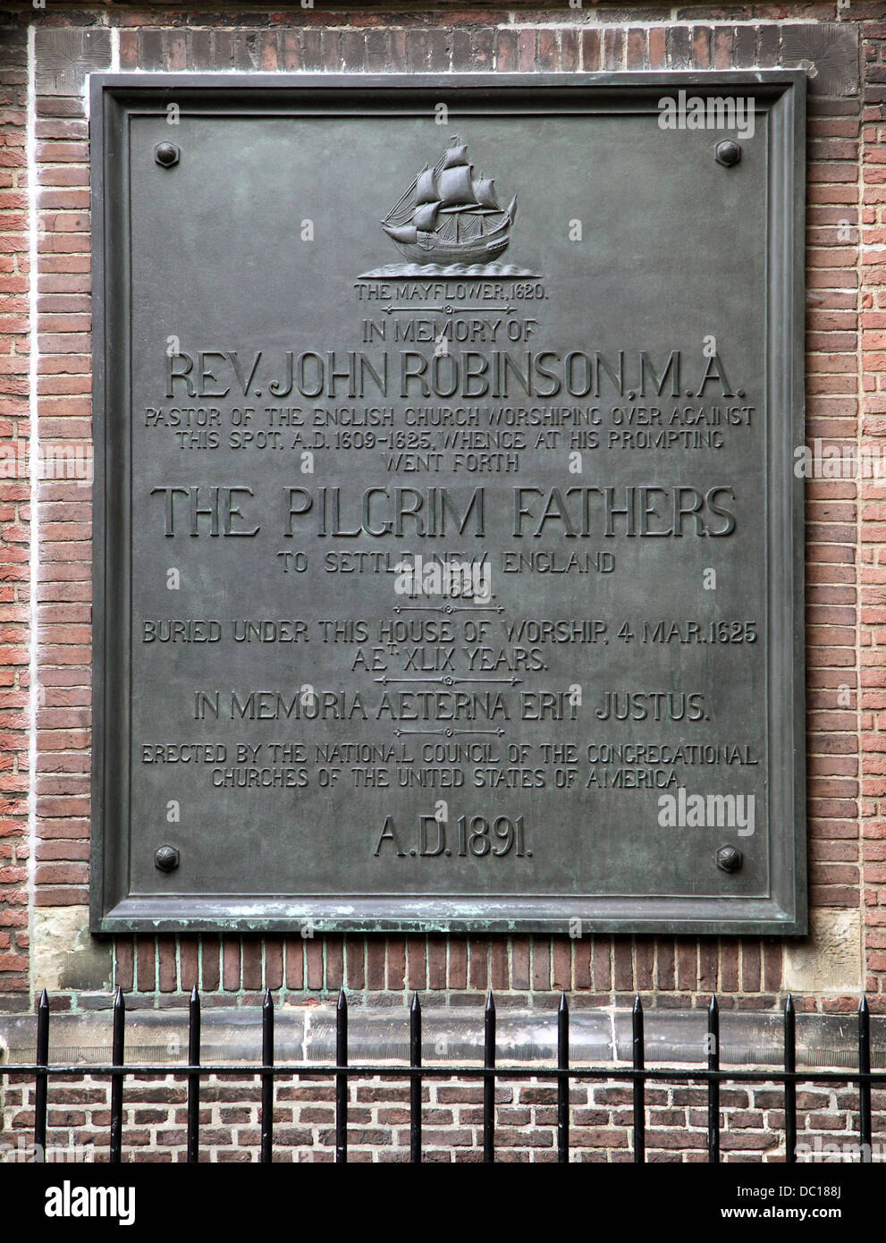 Plaque en mémoire de John Robinson à l'église St Pierre.Leiden pays-Bas ...