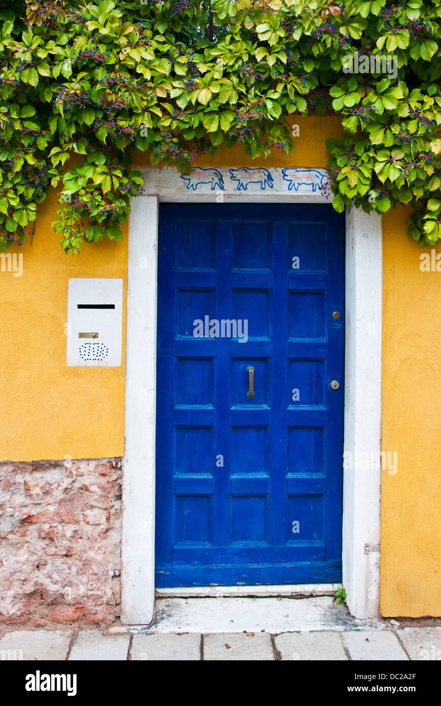 Porte bleue venise Banque de photographies et d’images à haute ...