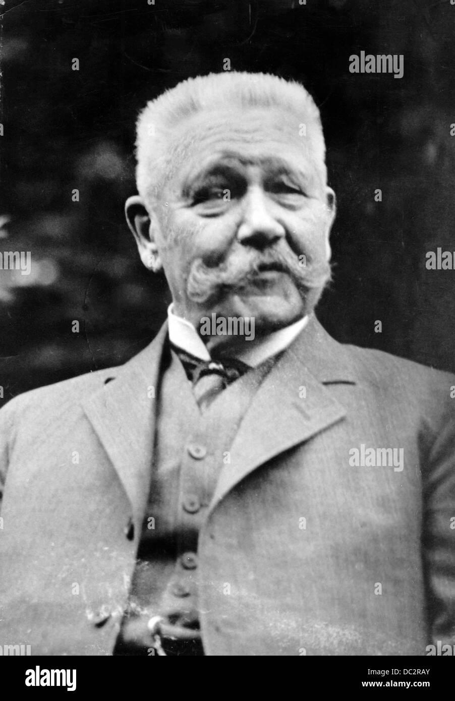 President of the reich paul von hindenburg Banque d'images noir et ...