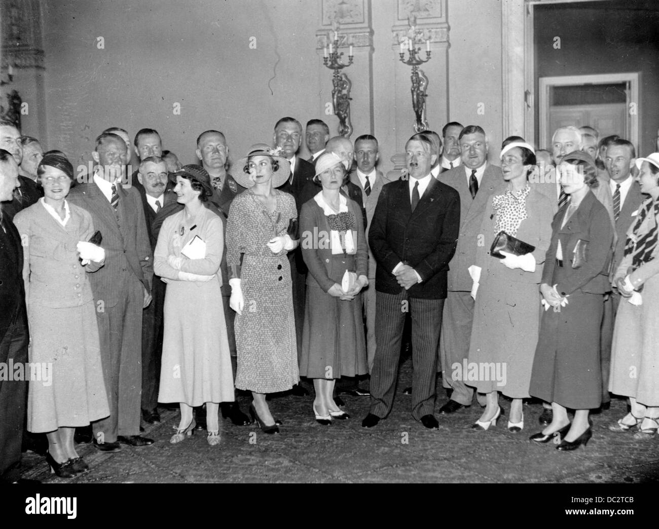 Adolf hitler in civilian clothes Banque de photographies et d’images à ...