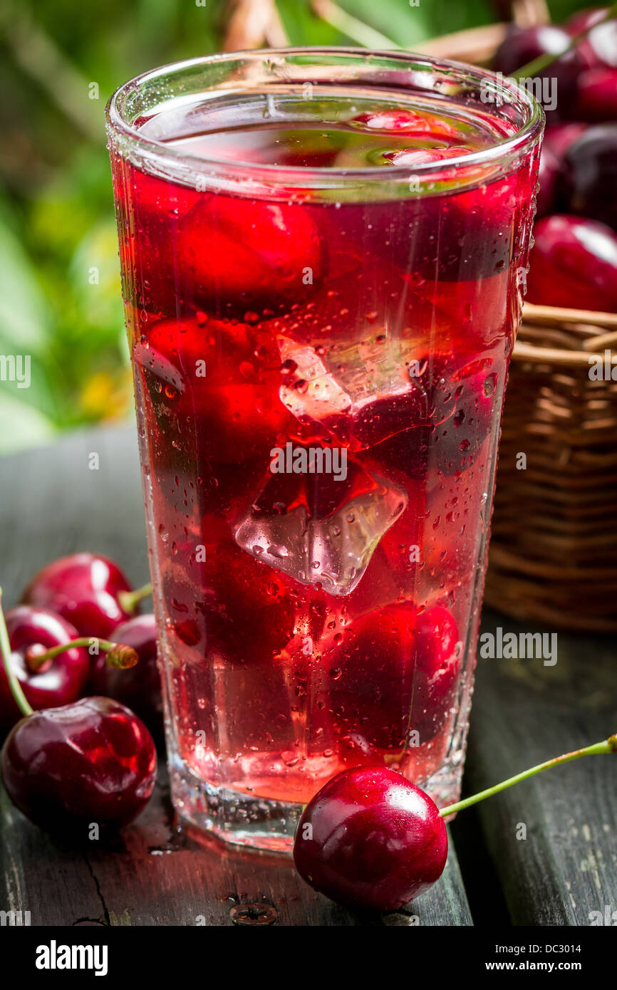 Jus de cerises Banque de photographies et d’images à haute résolution ...