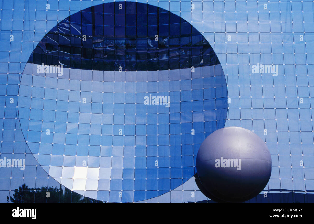 Futuroscope building Banque de photographies et d’images à haute ...