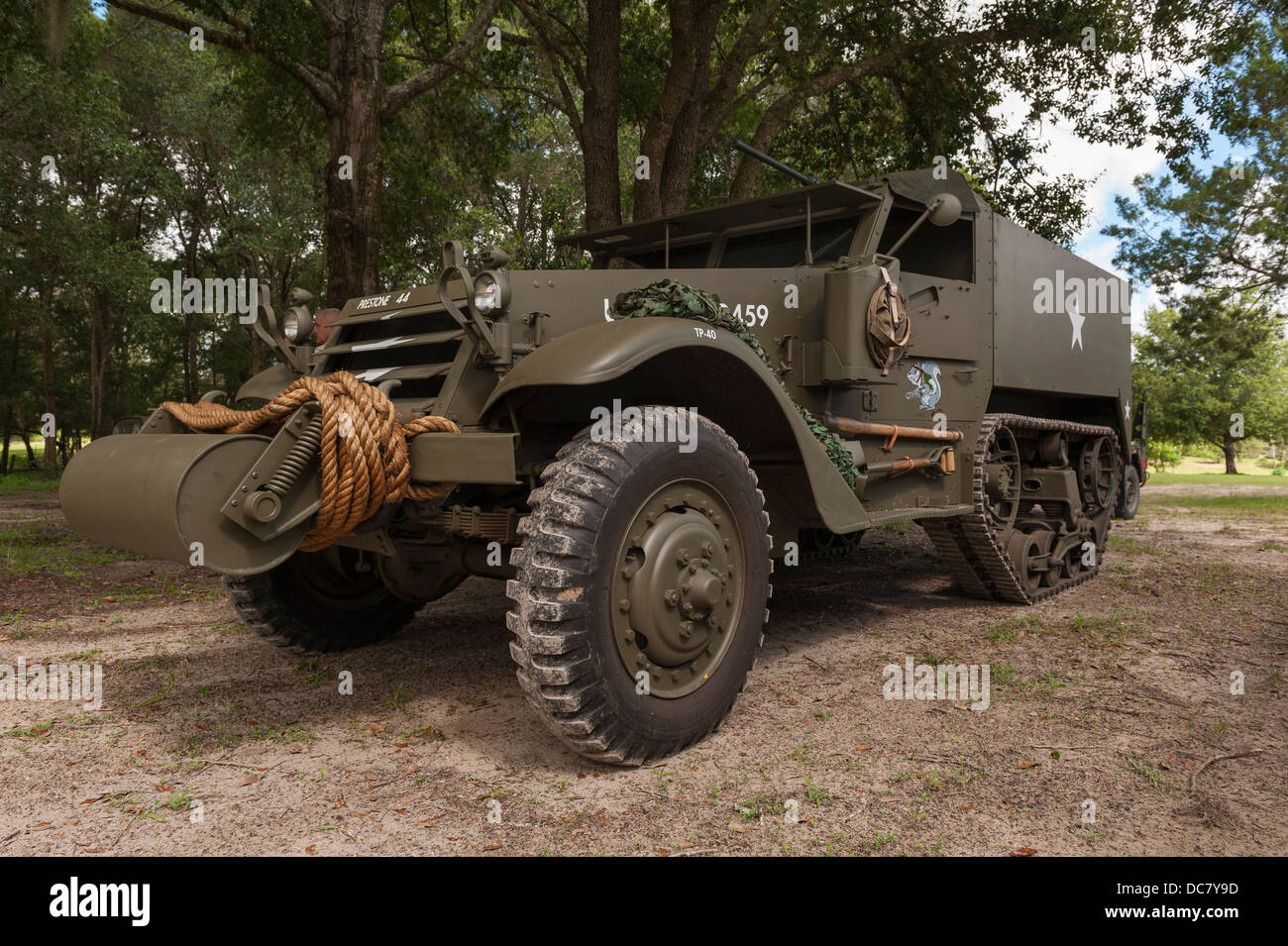 Un 1943 M15 Halftrack véhicule militaire avec un canon de 50mm ...