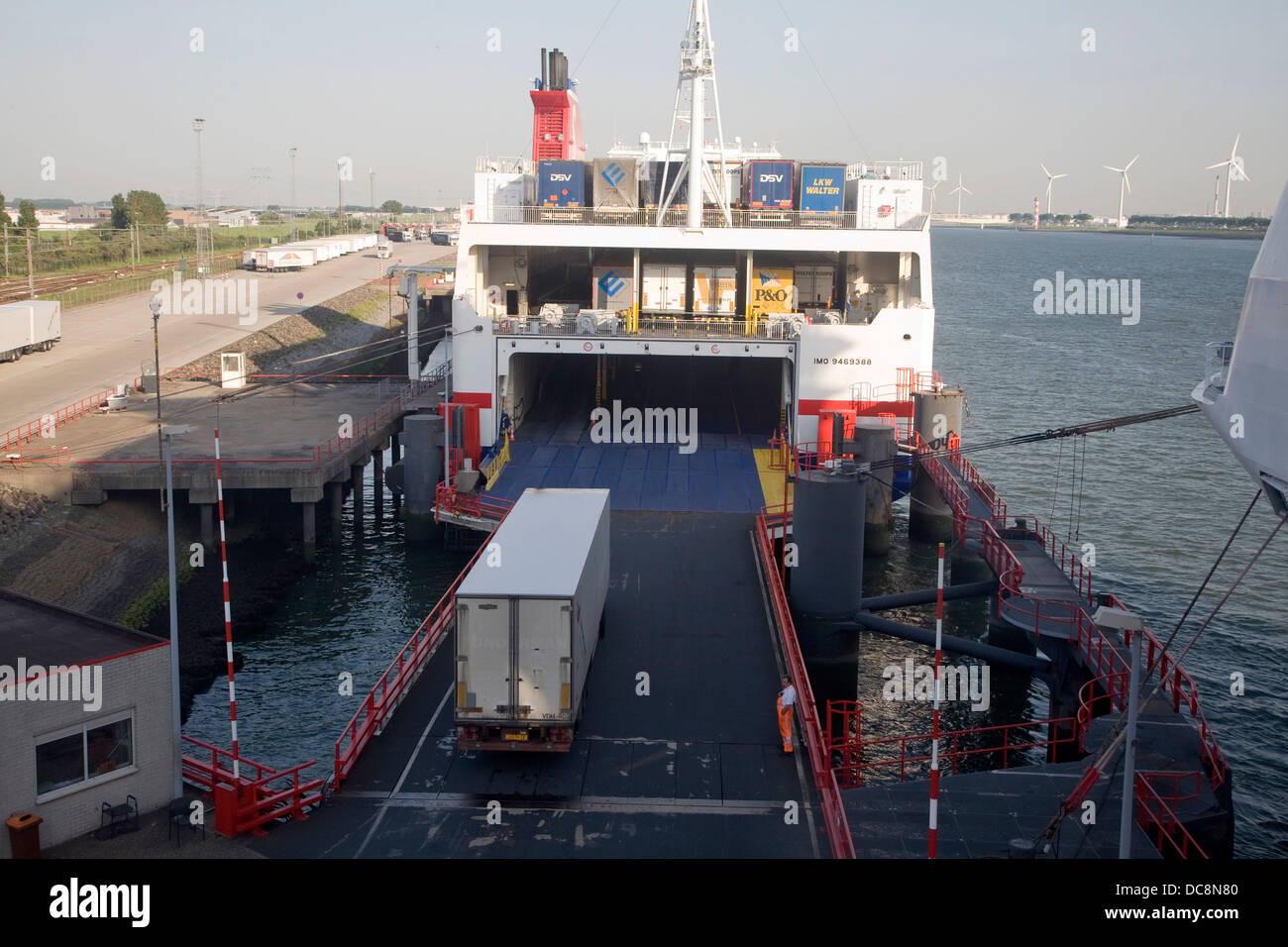 Ferry de camion roulier Banque de photographies et d’images à haute ...