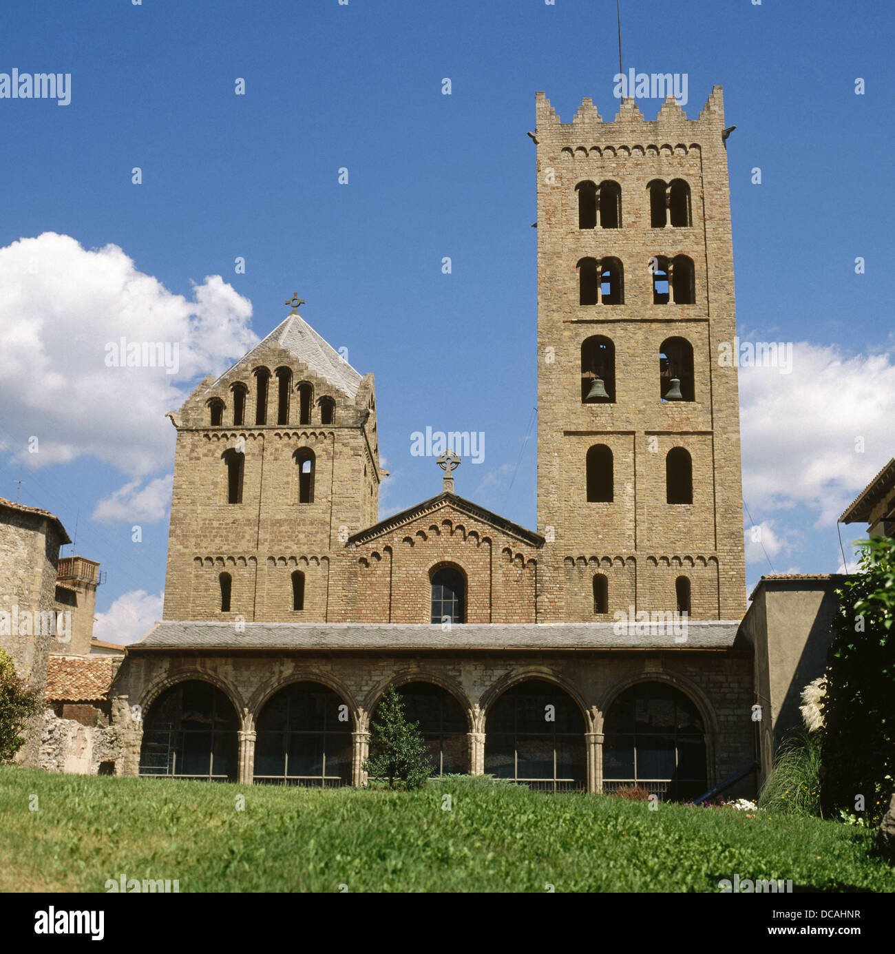 Monastère roman de Santa María de Ripoll. Ripollès. Province de Gérone ...