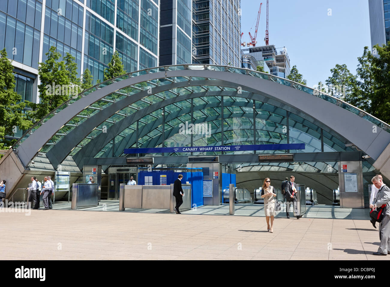 Jubilee line underground station entrance Banque de photographies et d ...
