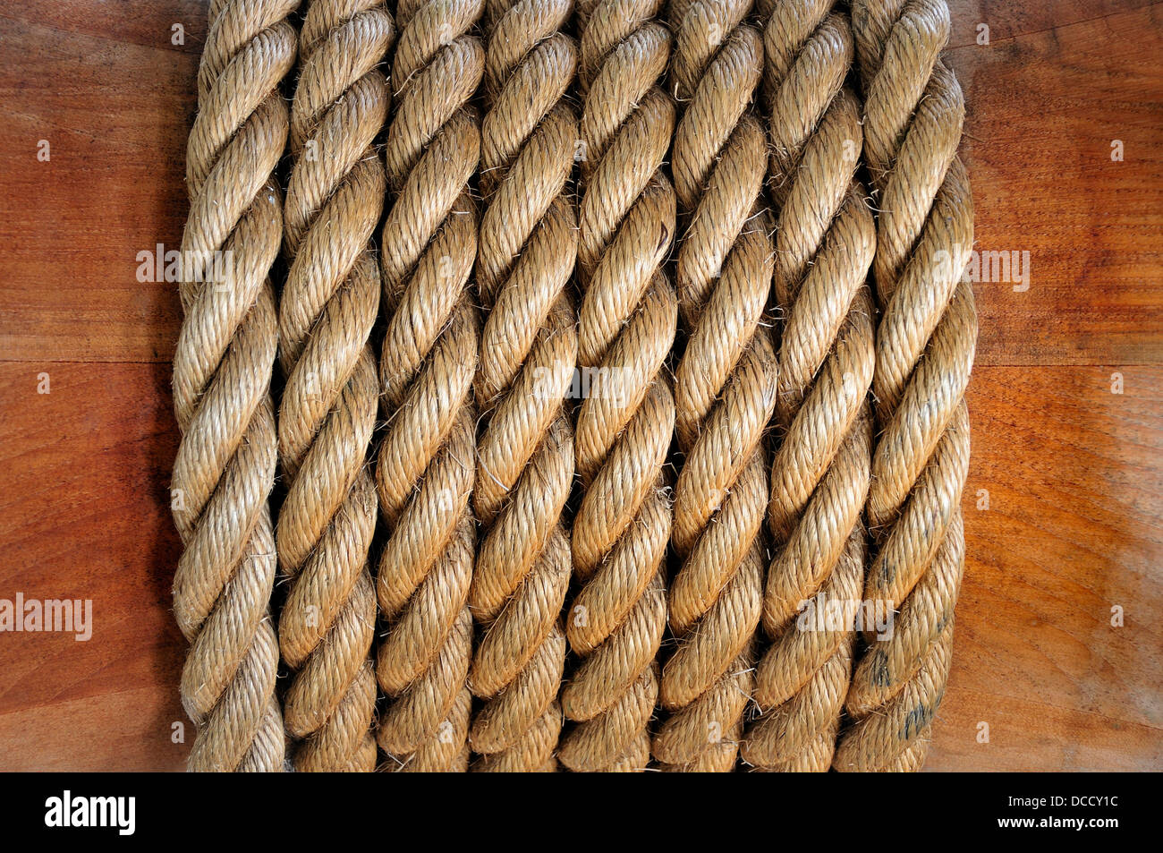 Wound rope around Banque de photographies et d’images à haute ...