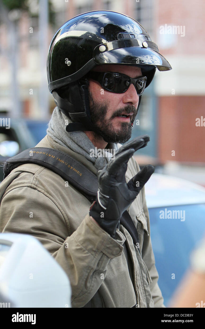 Keanu reeves speaking beverly hills Banque de photographies et d’images ...