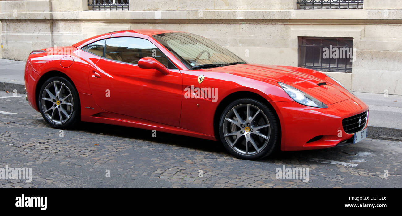 Dans sa ferrari Banque de photographies et d’images à haute résolution ...