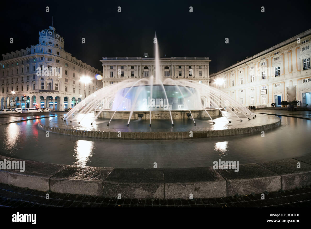 Fontaine sur la place de ferrari Banque de photographies et d’images à ...