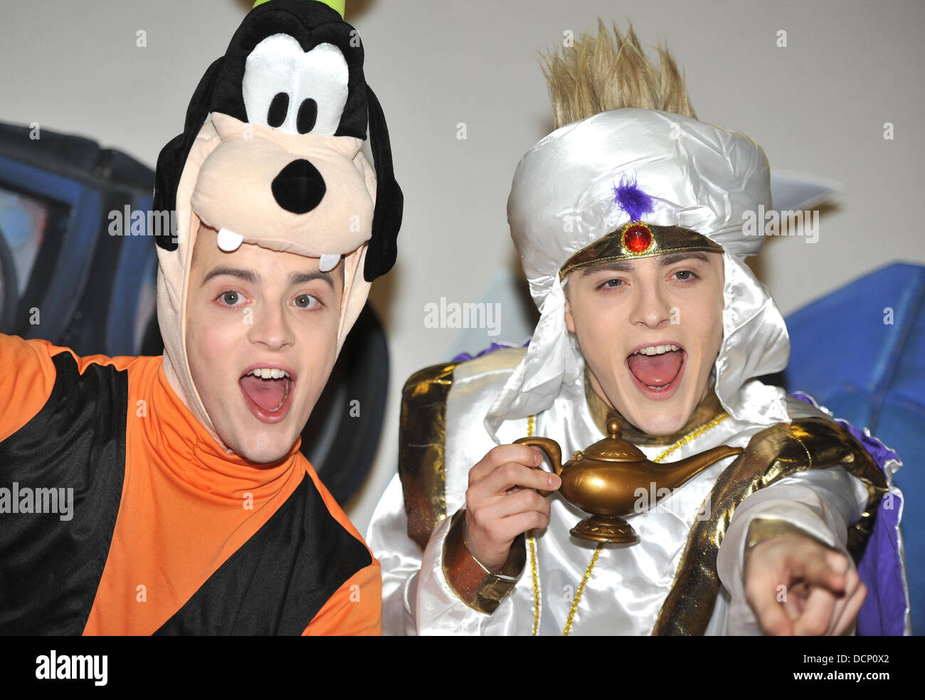 John et Edward Grimes Grimes alias Damien Saez Damien Saez suit up ...