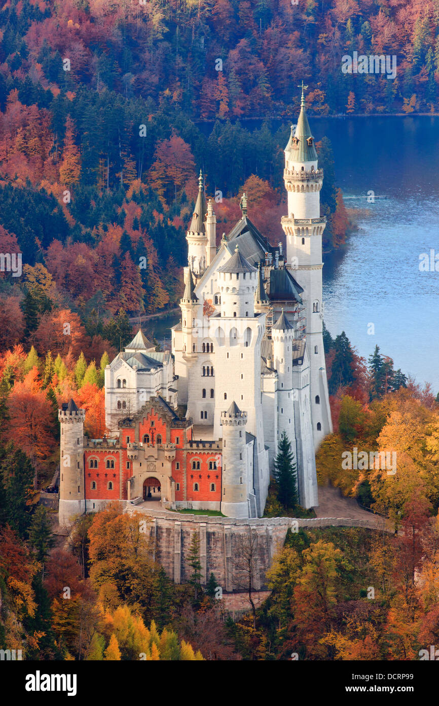 Le château de Neuschwanstein en couleurs de l'automne, Allgau, Bavière ...