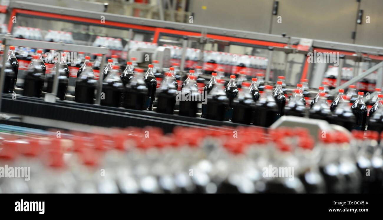 Chaîne de production boissons coca cola Banque de photographies et d ...