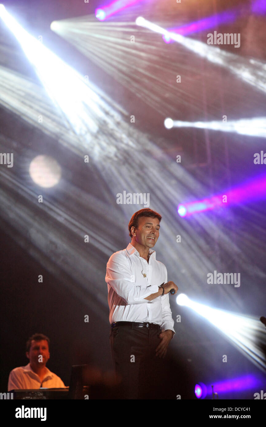 Singer tony carreira performs live Banque de photographies et d’images ...