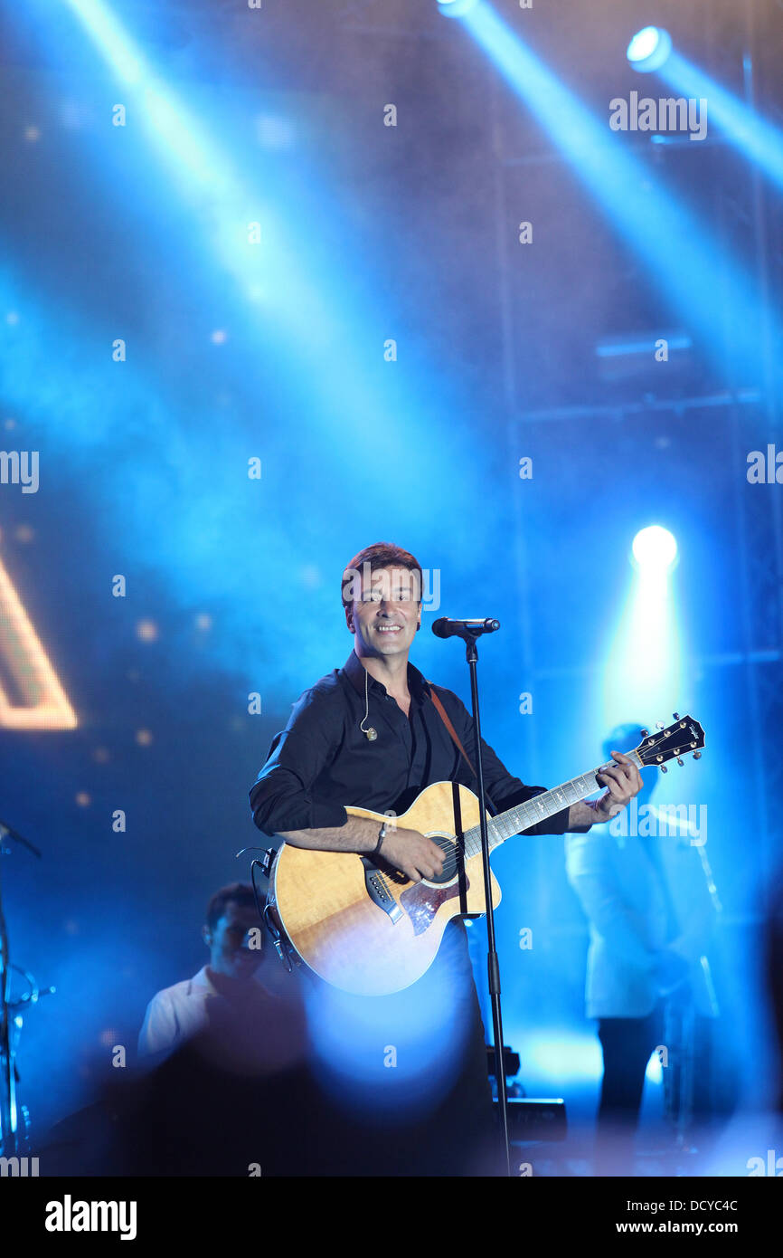 Singer tony carreira performs live Banque de photographies et d’images ...