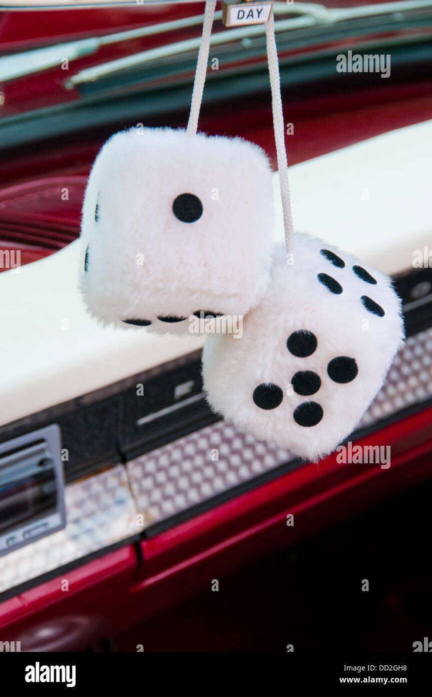 Fuzzy dice Banque de photographies et d’images à haute résolution - Alamy