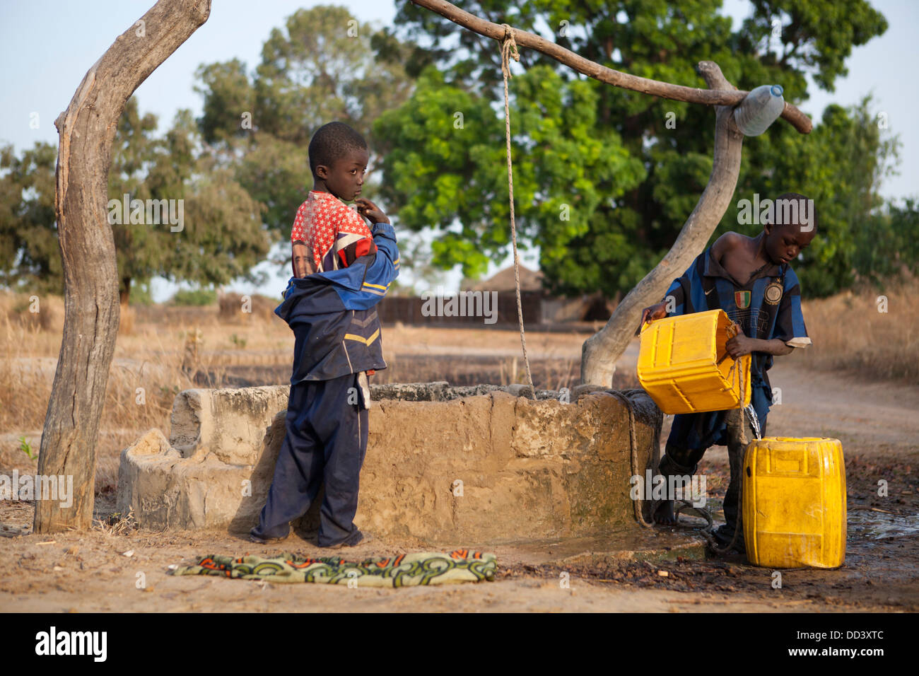 Puits d'eau pour l'afrique Banque de photographies et d’images à haute ... Puits d'eau pour l'afrique Banque de photographies et d’images à haute ...