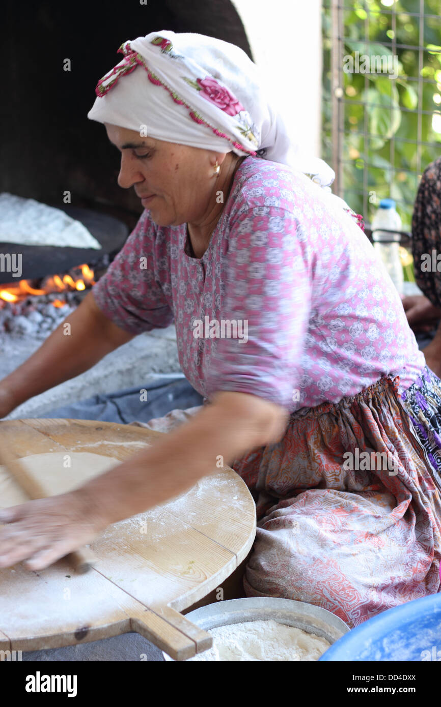Pain turc traditionnel Banque de photographies et d’images à haute résolution - Alamy
