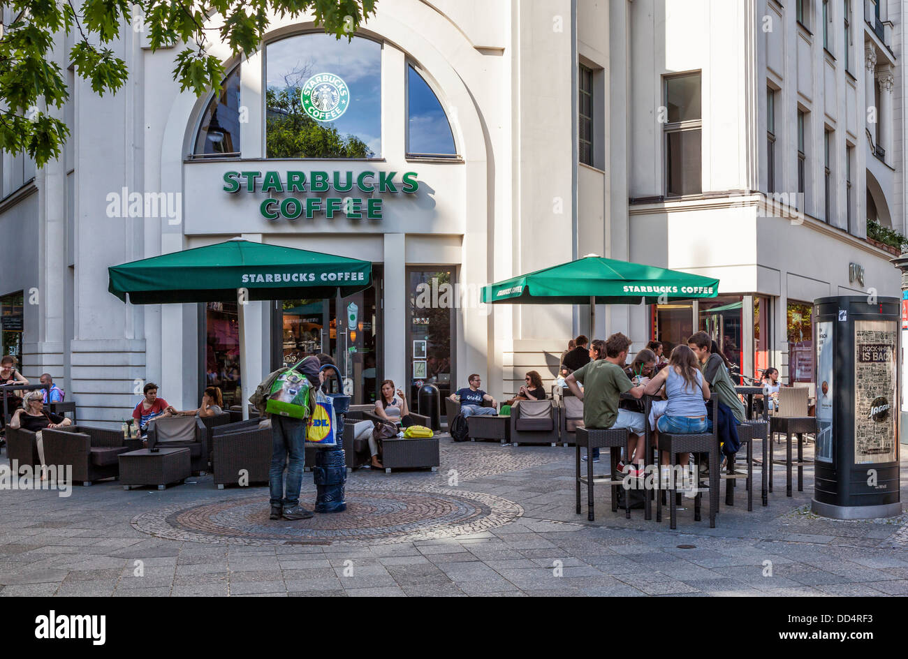 Starbucks coffee shop berlin germany Banque de photographies et d ...