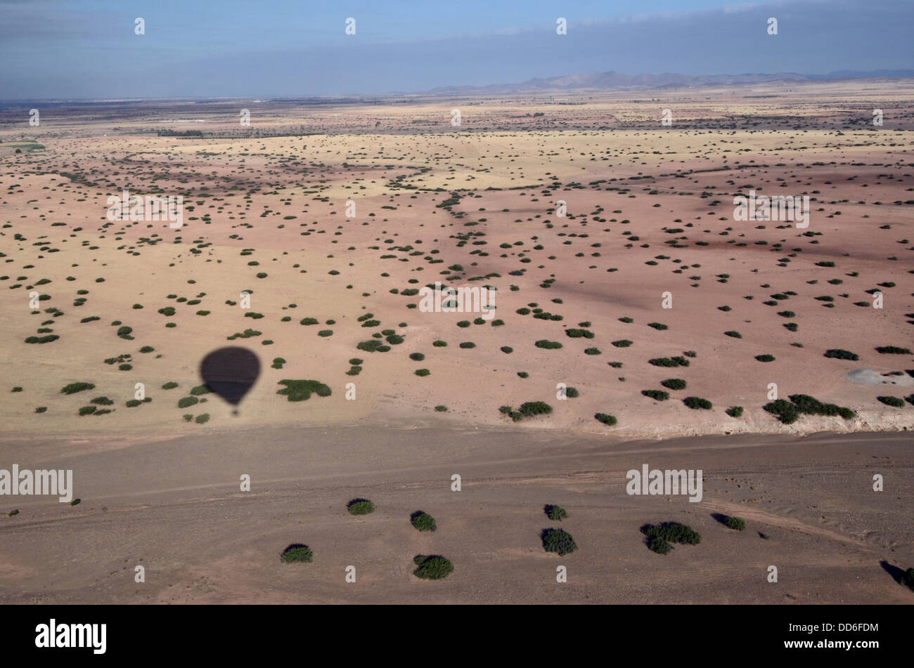 Hot air balloon morocco Banque de photographies et d’images à haute ...