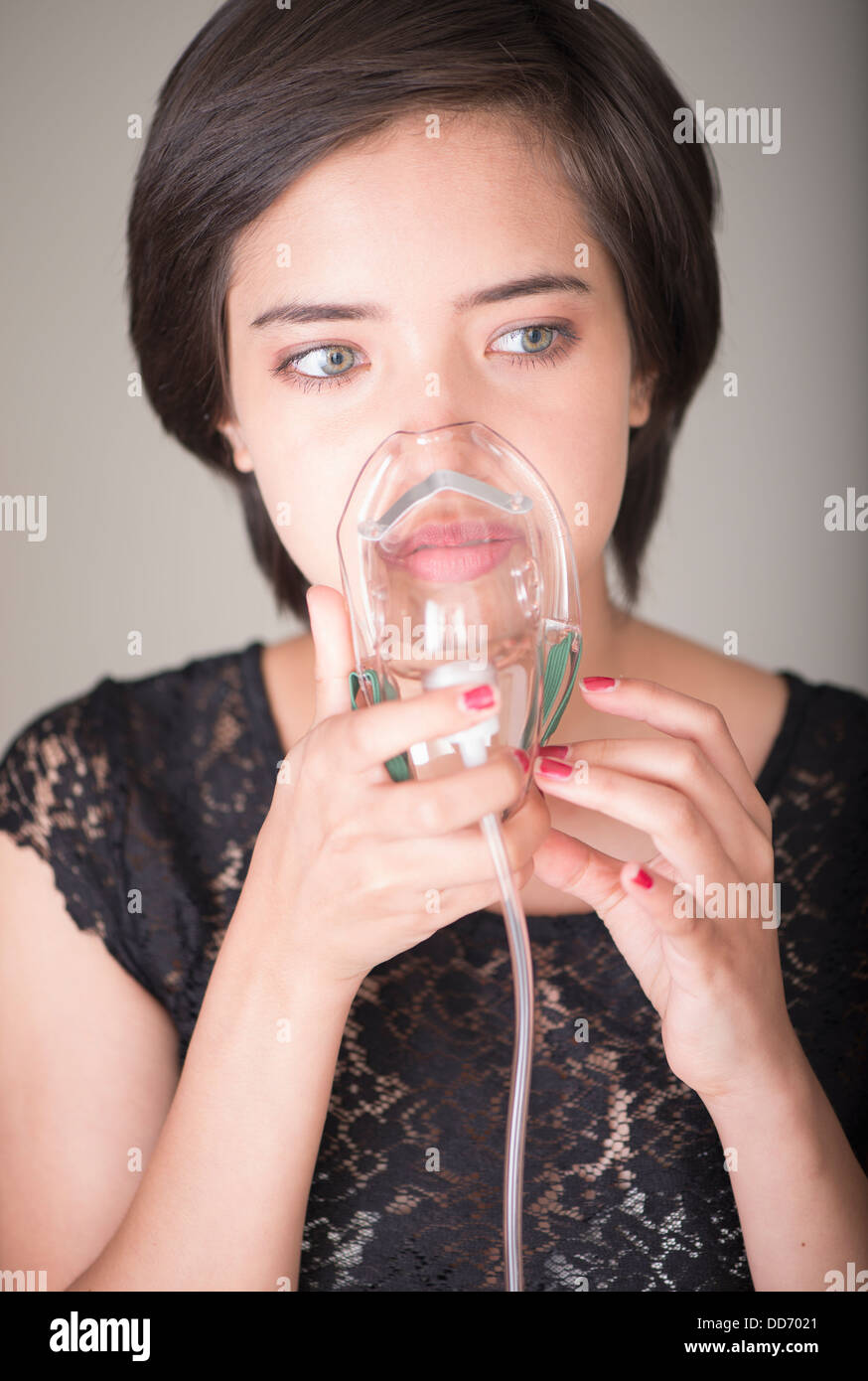 Oxygen mask teen Banque de photographies et d’images à haute résolution ...