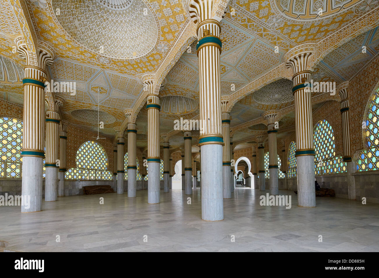 Grand mosquée de touba Banque de photographies et d’images à haute ...