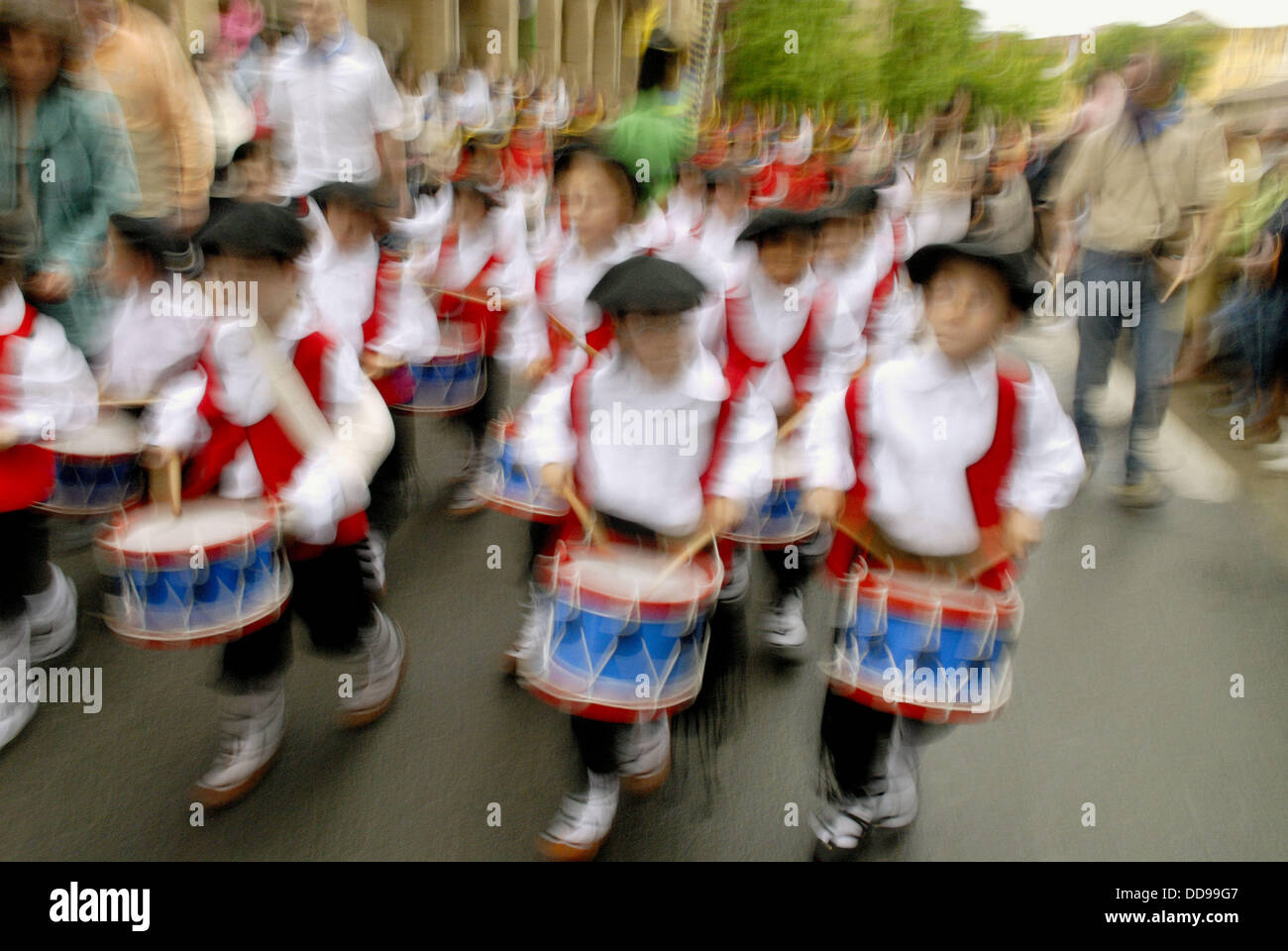 Child traditional basque dress Banque de photographies et d’images à ...