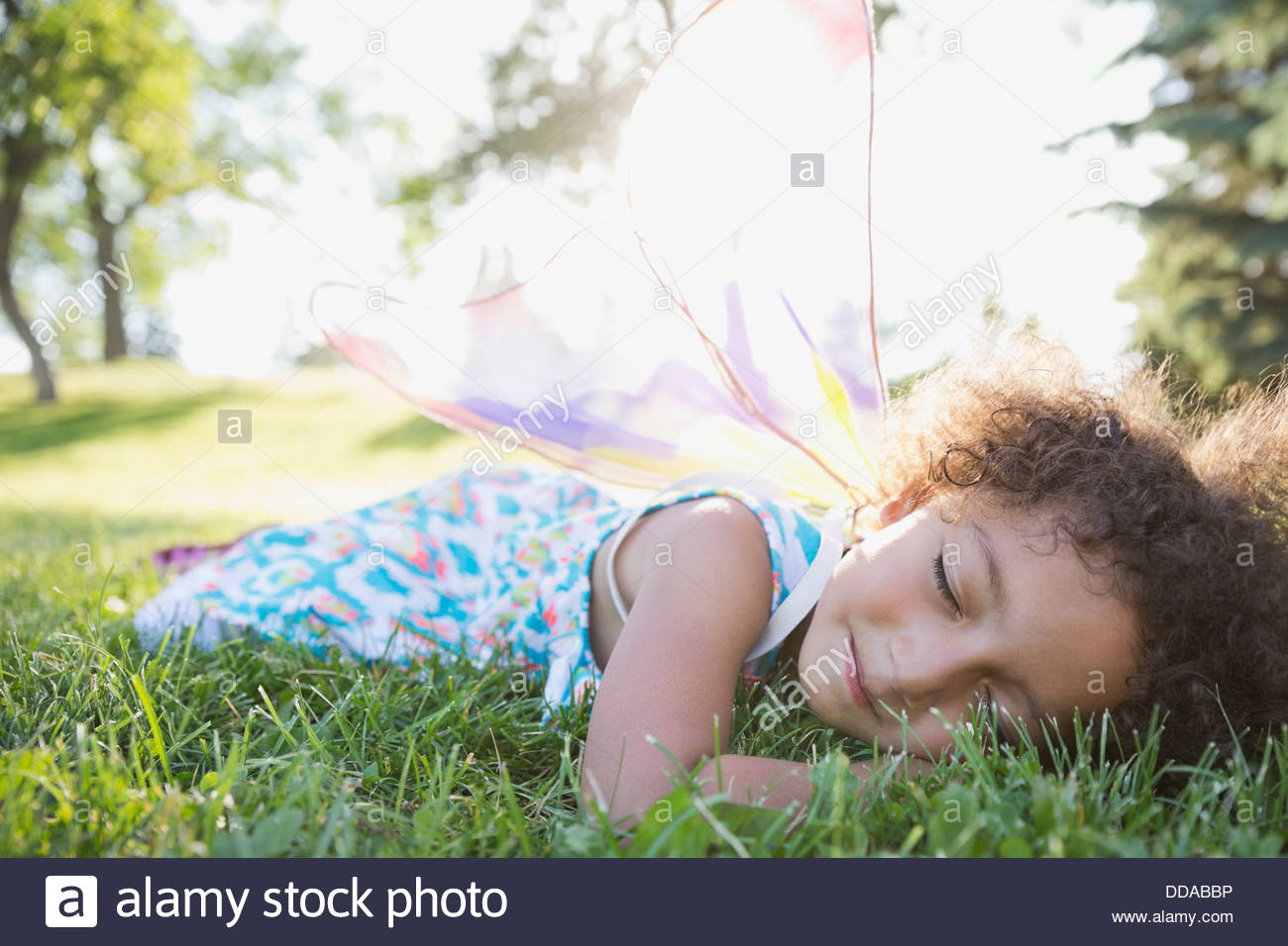 Cute little girl sleeping on grass Photo Stock - Alamy