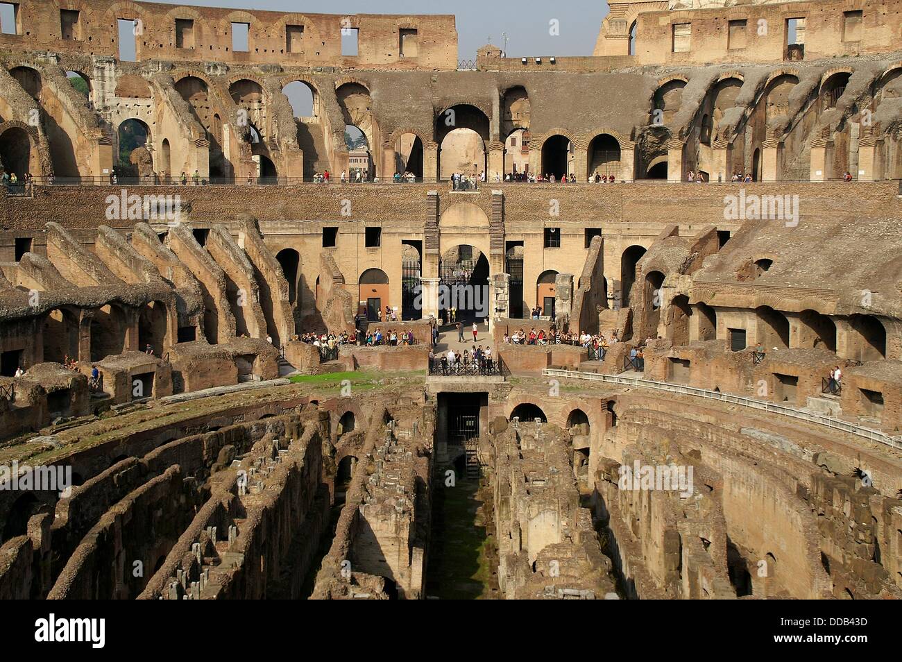 Roma Italia Interior del Coliseo de la ville de Roma l'intérieur du ...