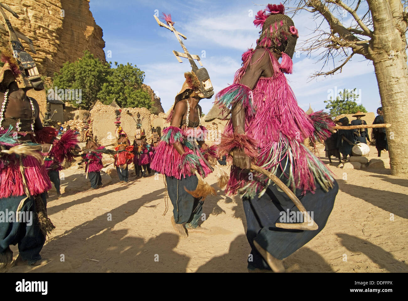 Dogon mali dancing Banque de photographies et d’images à haute ...