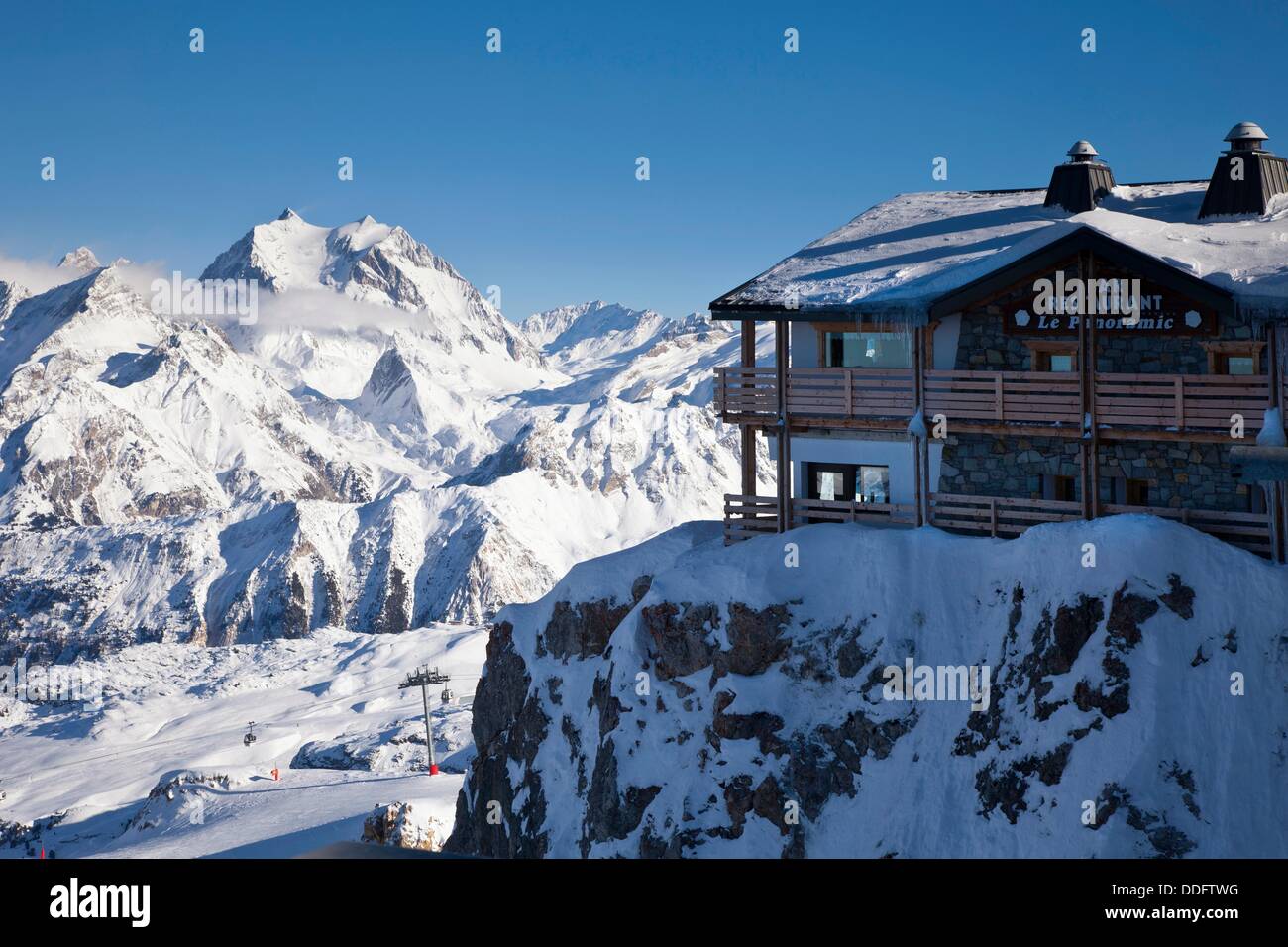 Vue sur la station de ski de courchevel 1850 Banque de photographies et ...