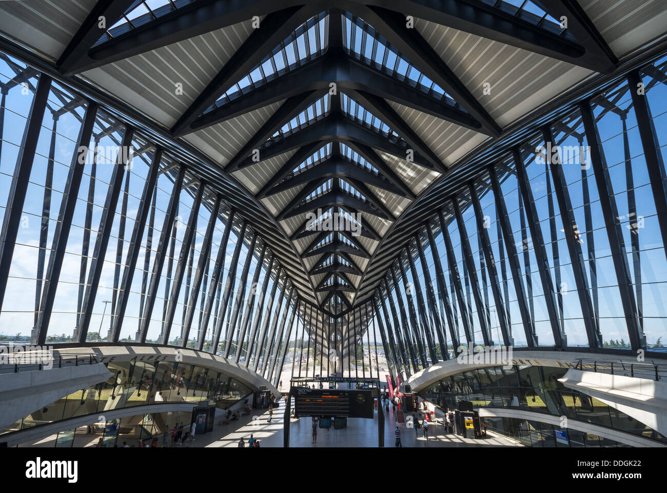 D'éventail couvert de la Gare de Lyon Saint-Exupéry à la gare de Lyon ...
