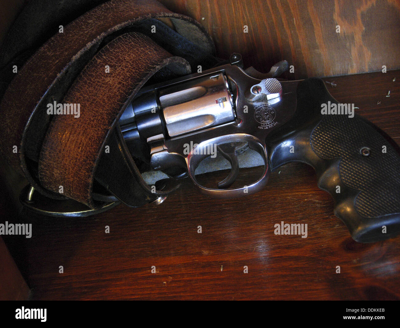 Smith and wesson revolver Banque de photographies et d’images à haute ...