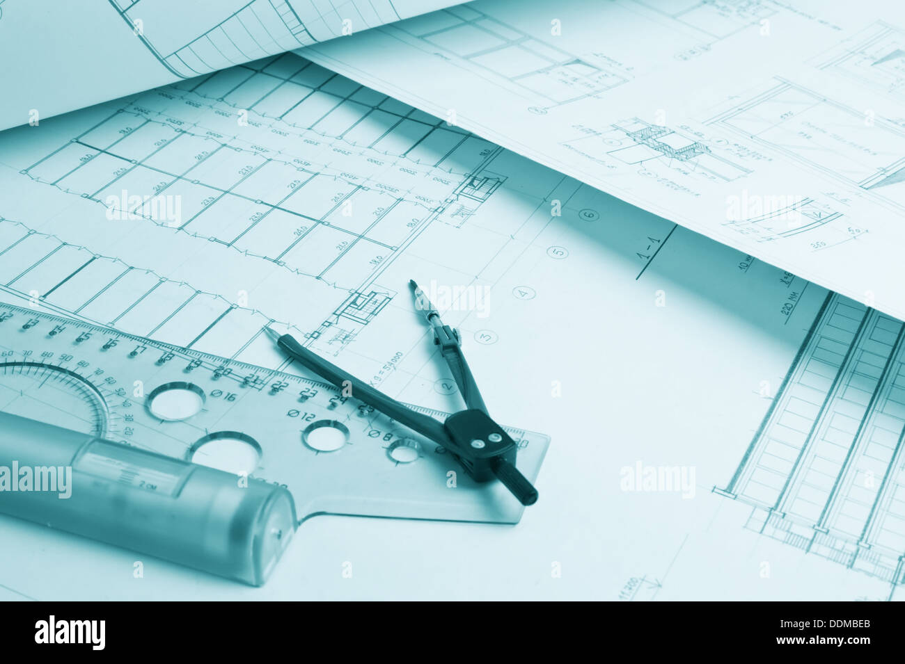 Ancien dessin architectural avec une règle et compas Photo Stock - Alamy