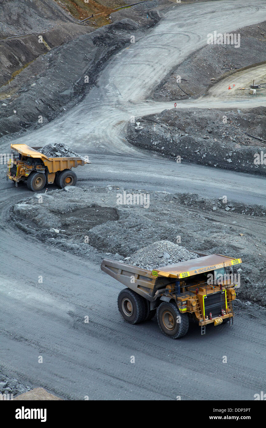 Camions de mine Banque de photographies et d’images à haute résolution ...