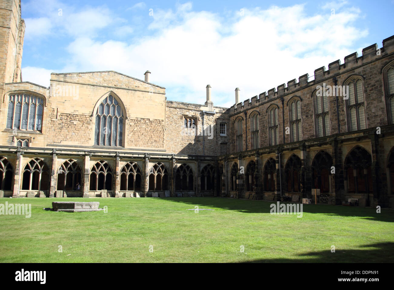 Cloître de la cathédrale de Durham. L'église cathédrale du Christ, la ...