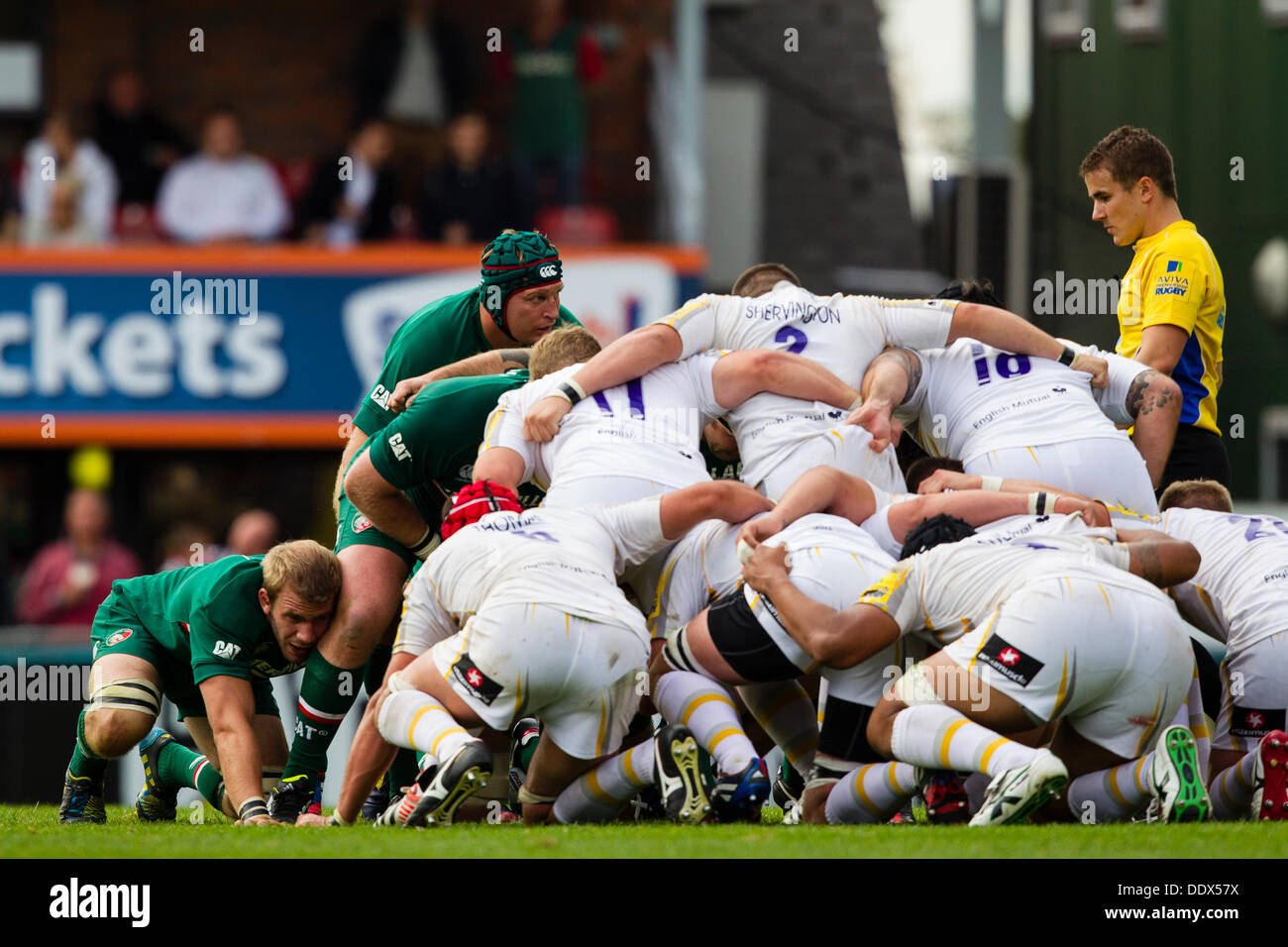 Mêlée rugby arbitre Banque de photographies et d’images à haute ...