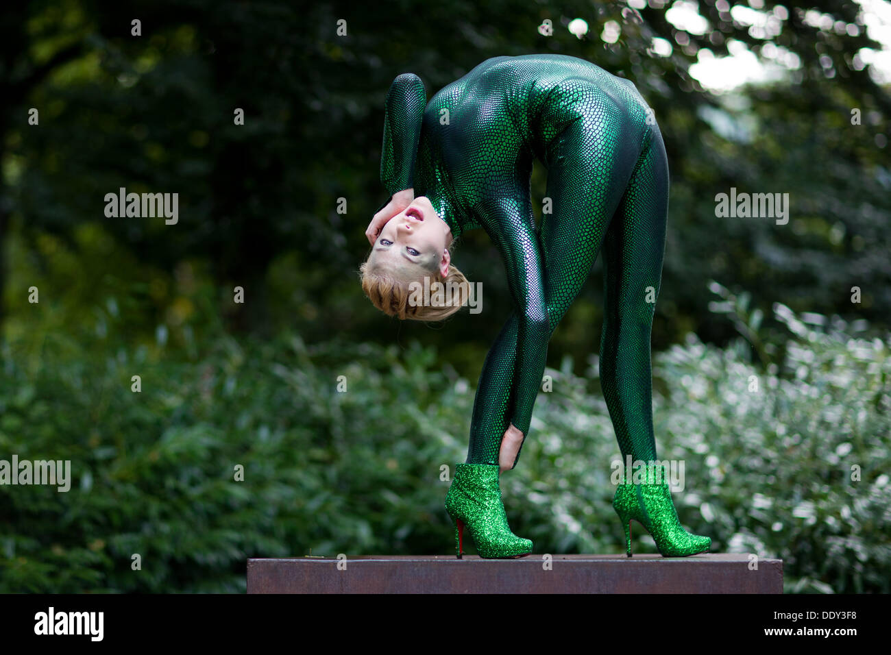 Zlata contortionist Banque de photographies et d’images à haute ...