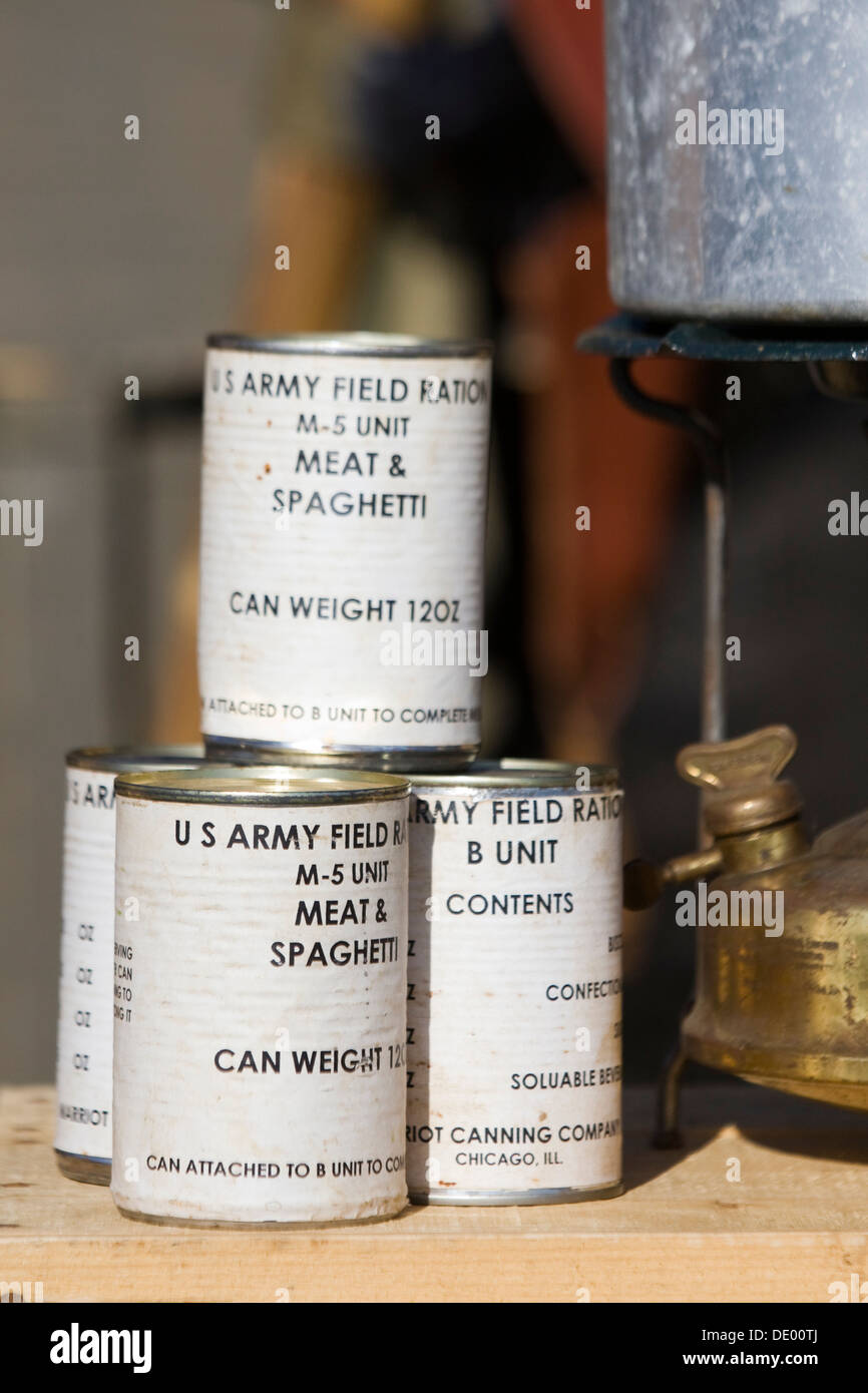 Boîtes de rationnement militaires Banque de photographies et d’images à ...