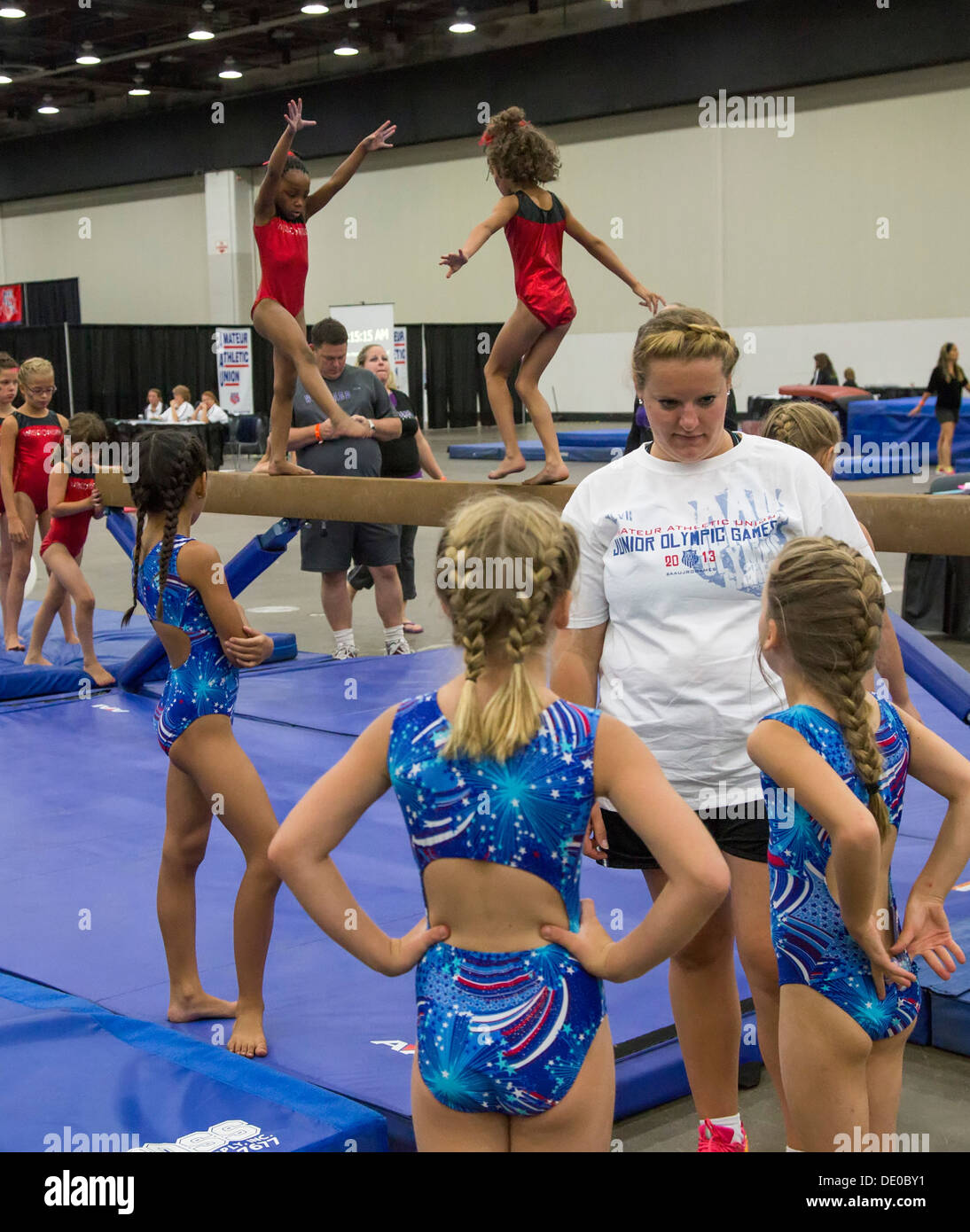 Olympic gymnastics coach Banque de photographies et d’images à haute ...